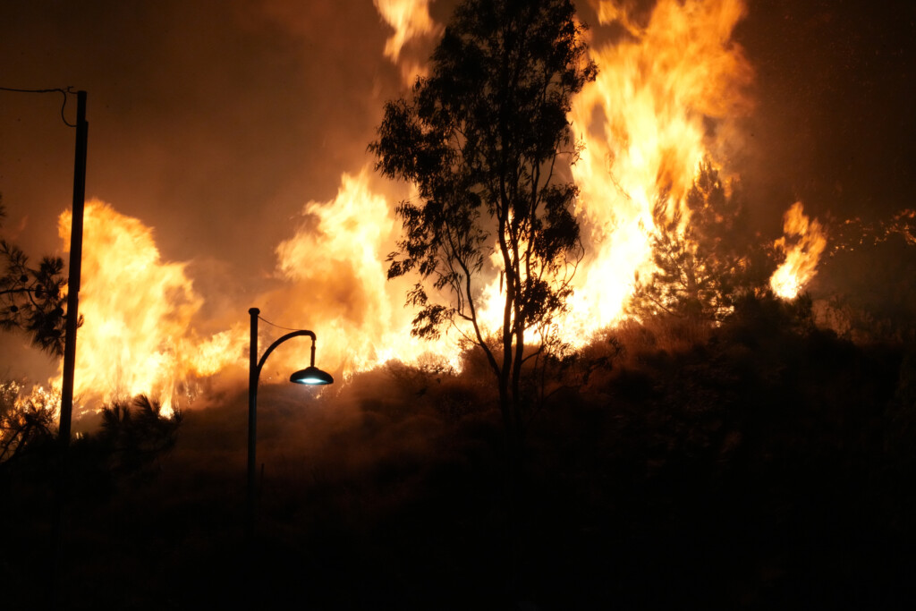 Grèce, vaste incendie dans le sud-est de la Crète : évacuation des ...