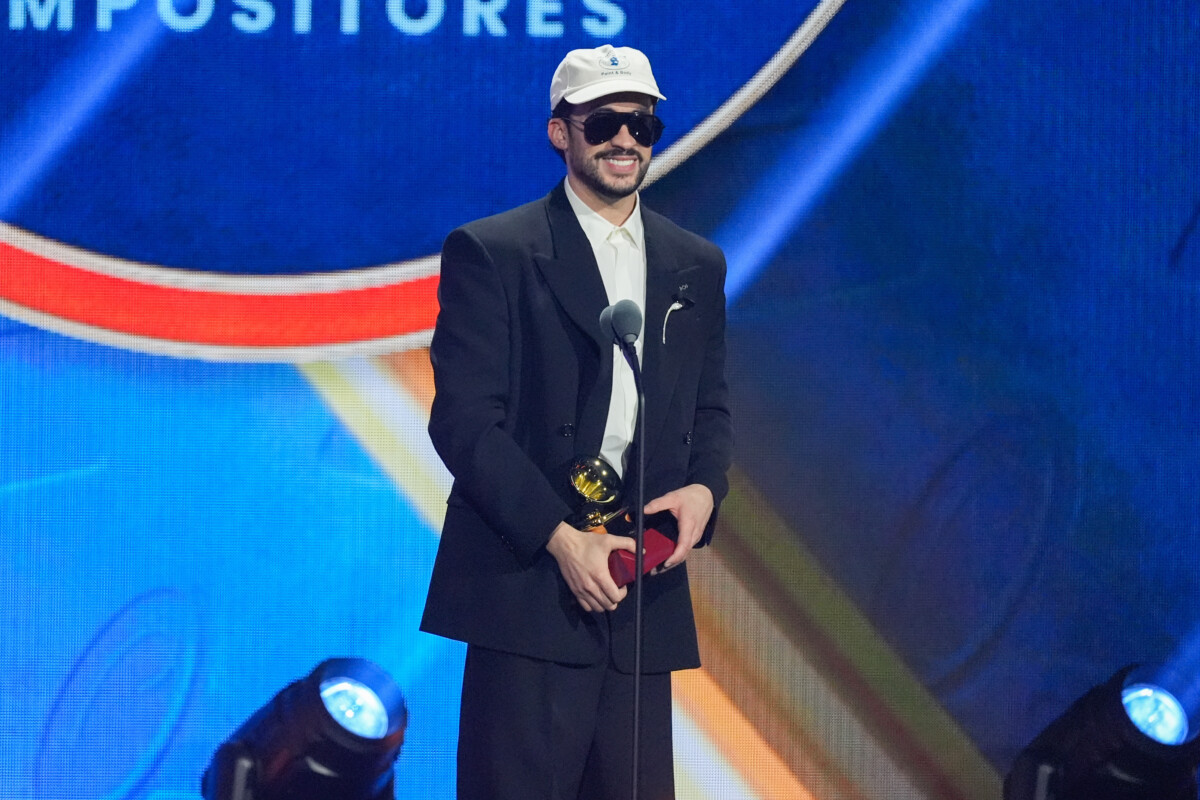 Musique : Bad Bunny triomphe aux Latin Grammy Awards, il remporte le ...